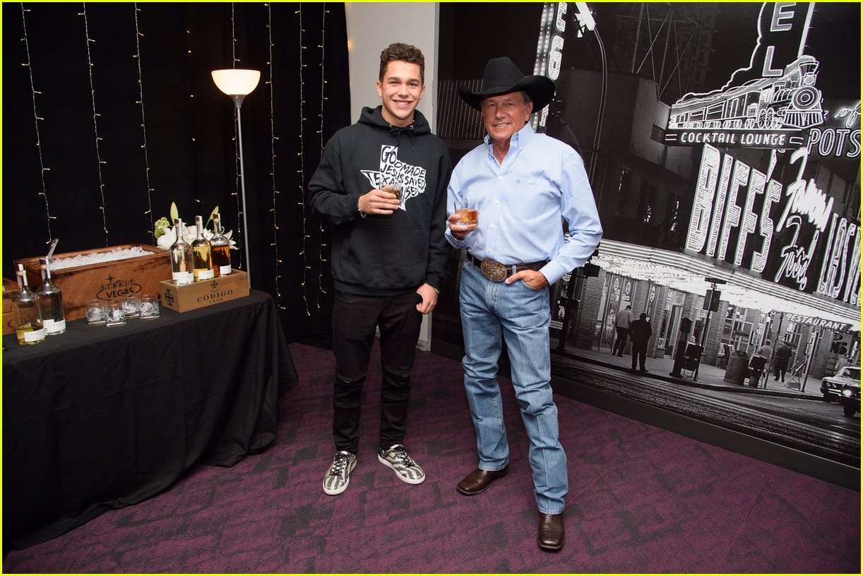 This Famous Singer Left Austin Mahone Starstruck! | Photo 1080669 ...