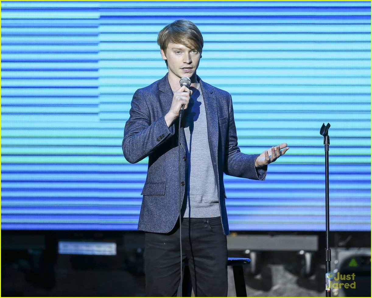 Calum Worthy Puts on Comedy Show For Clean Water Awareness | Photo ...