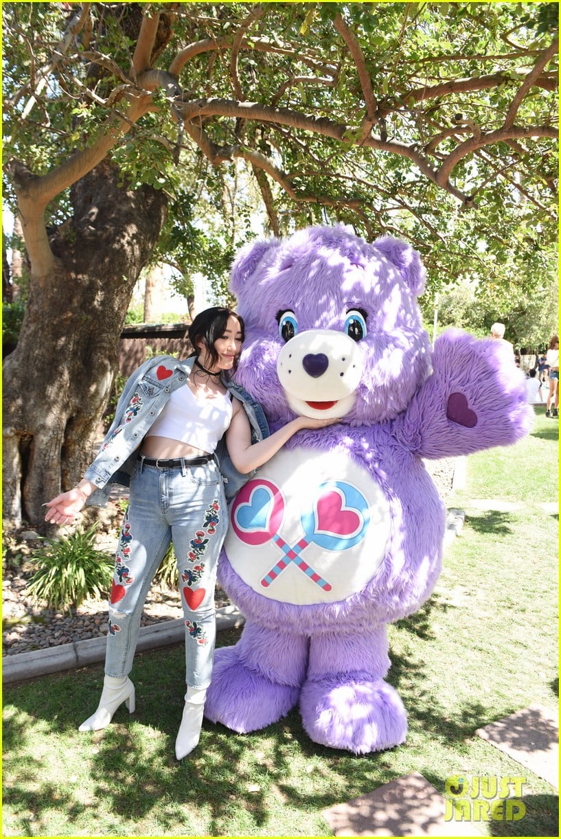 Noah Cyrus & Danielle Campbell Get 'Lucky' at Desert Jam Coachella ...