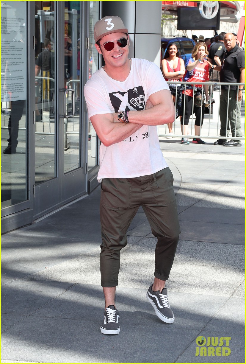 Full Sized Photo of zac efron wears capri pants for baywatch slowmo ...