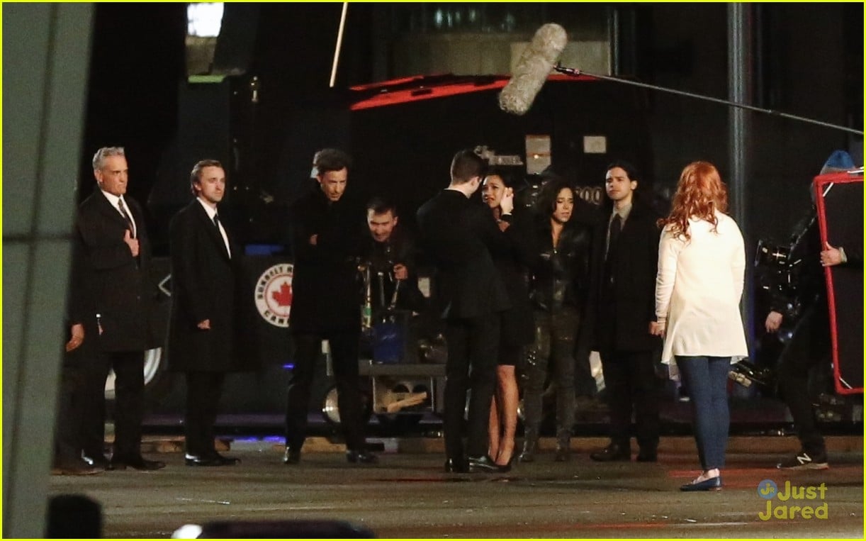 Grant Gustin & Candice Patton Film Emotional Scenes For 'The Flash ...