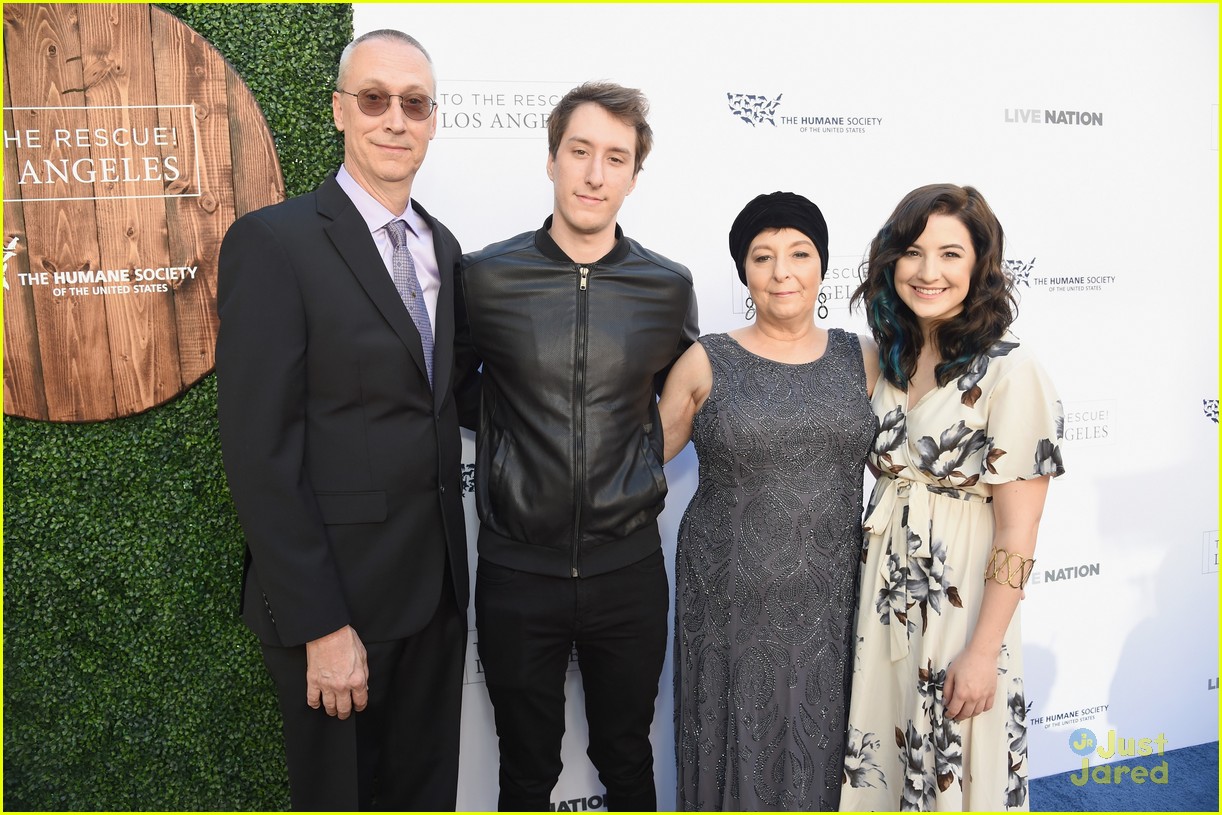 Full Sized Photo of grimmie family rachel platten daniella monet humane ...