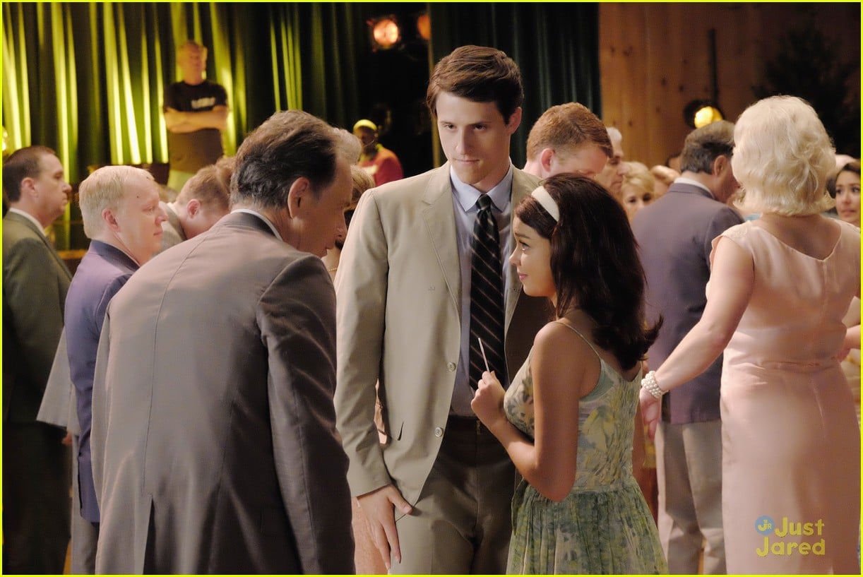 Sarah Hyland Becomes Lisa Houseman in New 'Dirty Dancing' Pics | Photo ...