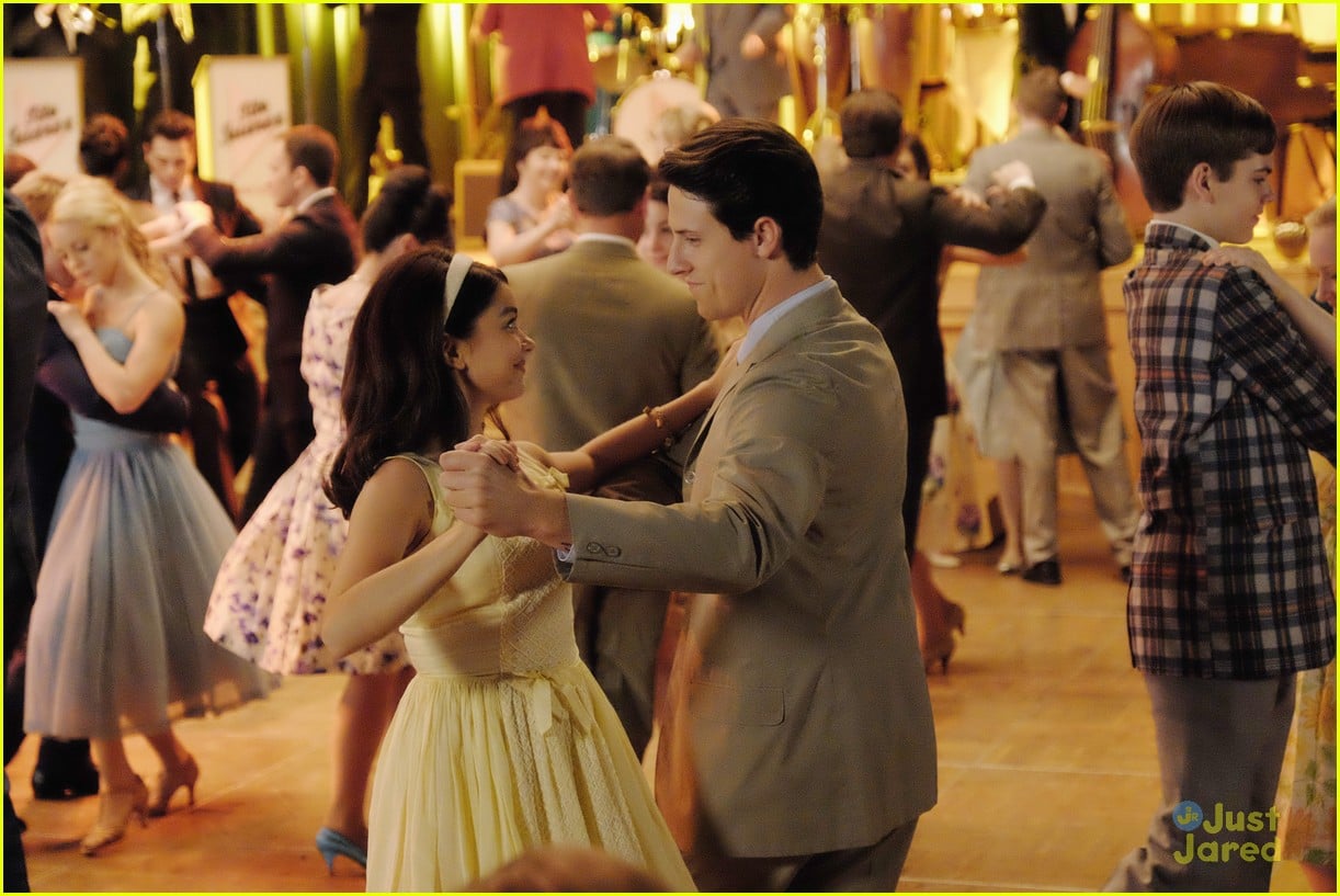 Sarah Hyland Becomes Lisa Houseman in New 'Dirty Dancing' Pics | Photo 1079654 - Photo Gallery ...