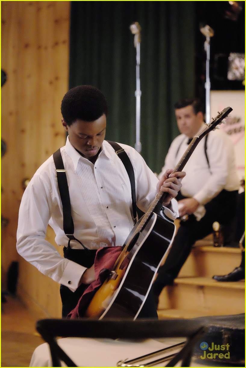 Sarah Hyland Becomes Lisa Houseman in New 'Dirty Dancing' Pics | Photo ...