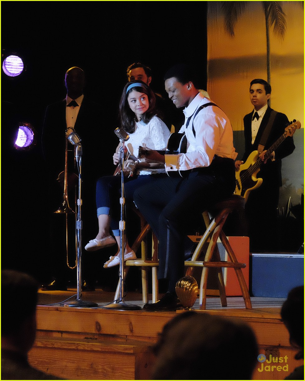 Sarah Hyland Becomes Lisa Houseman in New 'Dirty Dancing' Pics | Photo ...