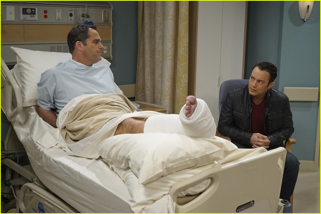 Josh Comes Face-to-Face With His Father on Tonight's 'Young & Hungry ...