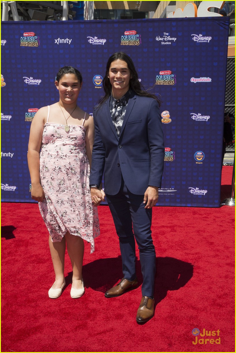 Sofia Carson, Kelsea Ballerini & Jenna Ortega Are Hostesses With The ...