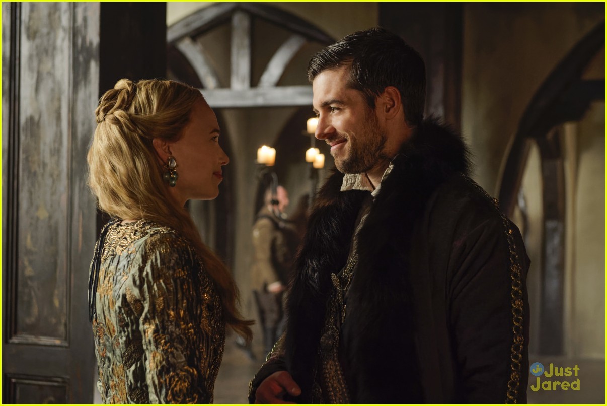 Full Sized Photo of reign mary darnley wedding day catherine scene 09 ...