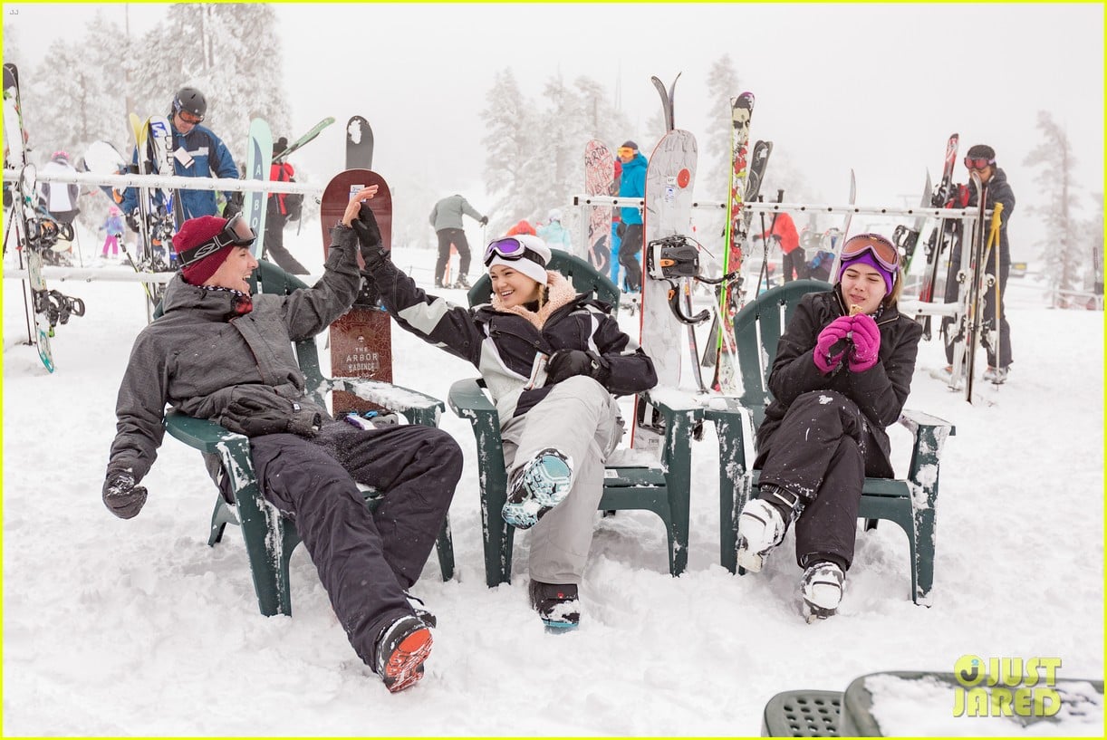 Olivia Holt and Boyfriend Ray Kearin Kiss & Cuddle On Their Ski Trip ...
