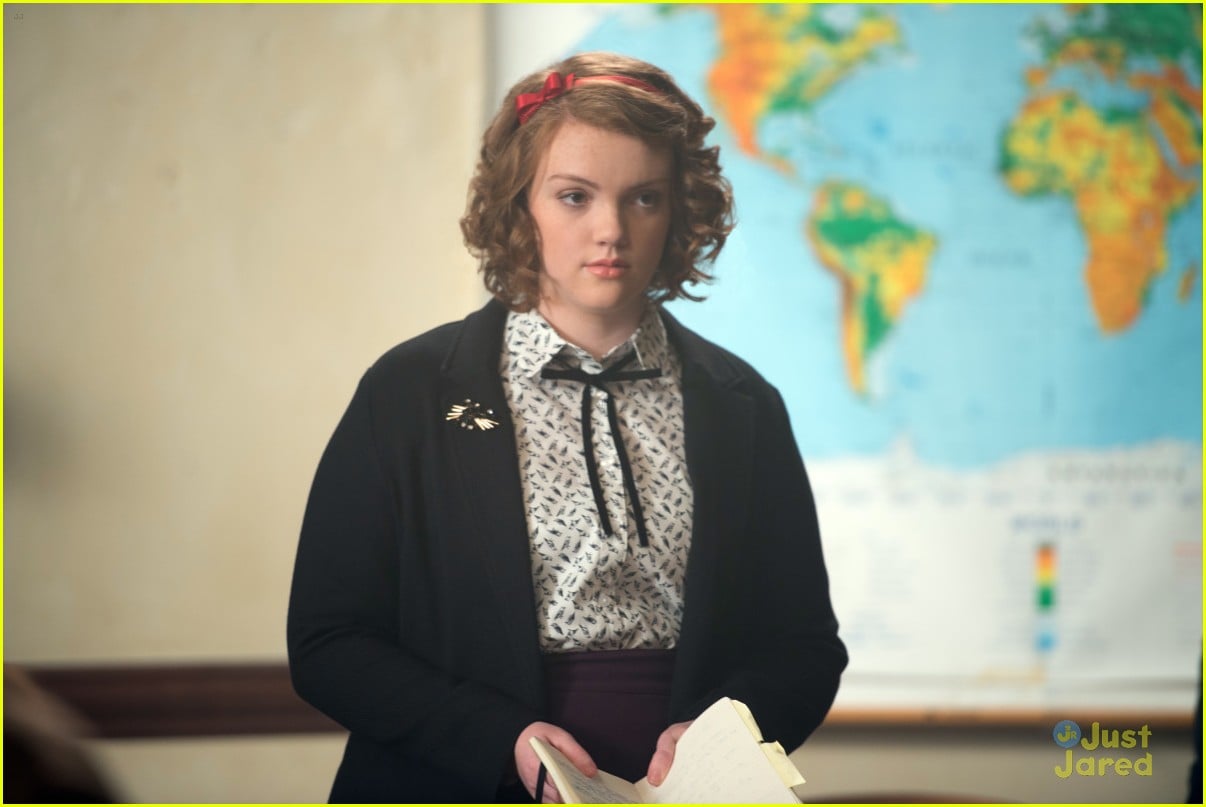 Full Sized Photo of beronica hugs la grande illusion riverdale 03 ...