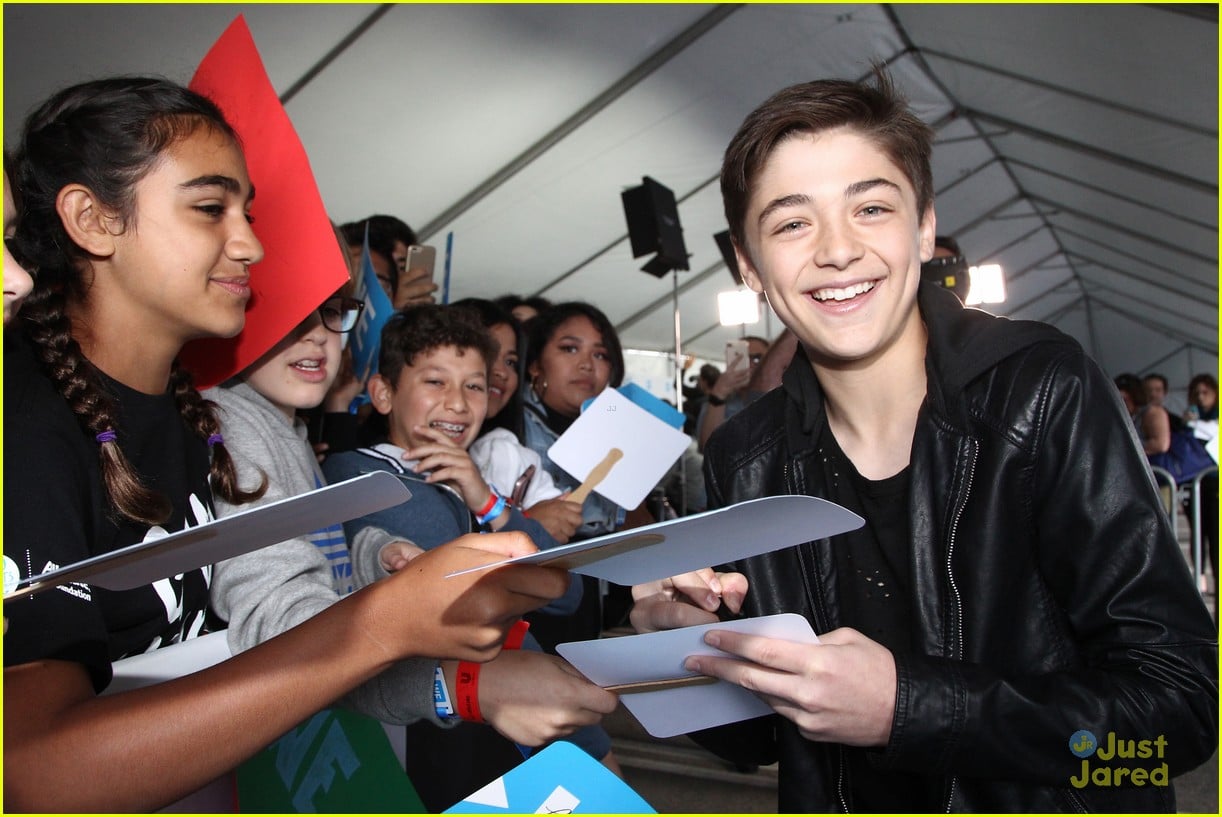 EXCLUSIVE: Sabrina Carpenter Wants You To Make The World at Better ...