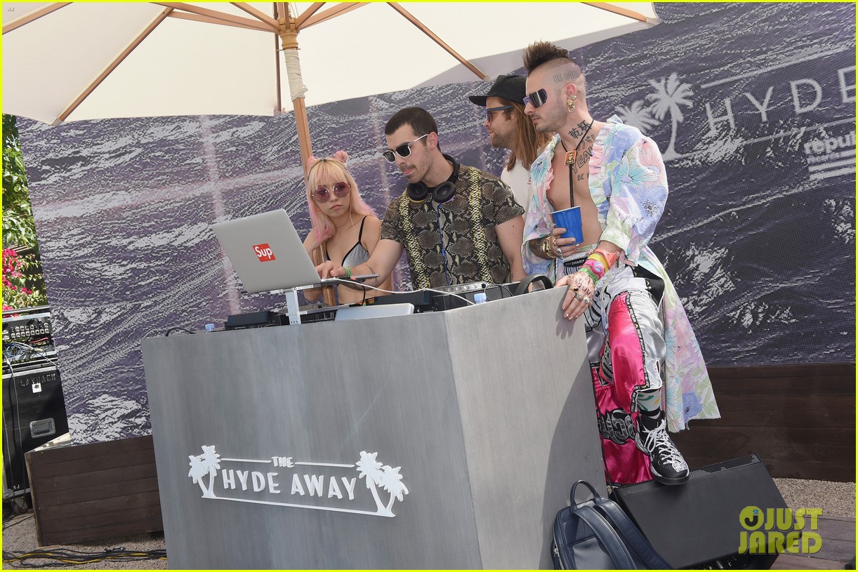 DNCE Puts Festival Style on Display at Republic Records Party! | Photo ...