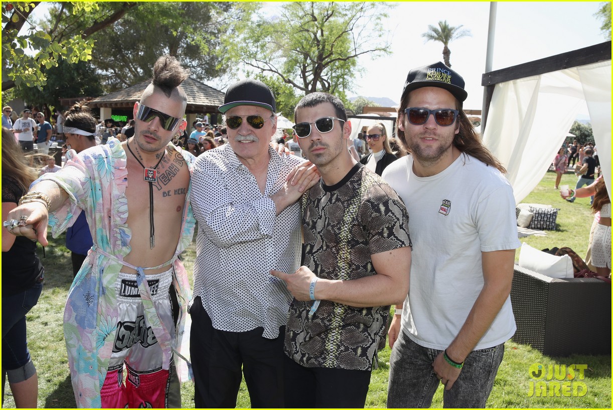 DNCE Puts Festival Style on Display at Republic Records Party! | Photo ...