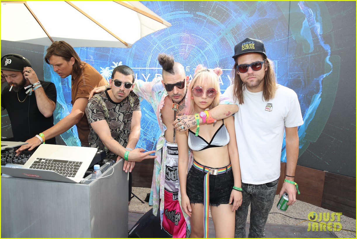 DNCE Puts Festival Style on Display at Republic Records Party! | Photo ...