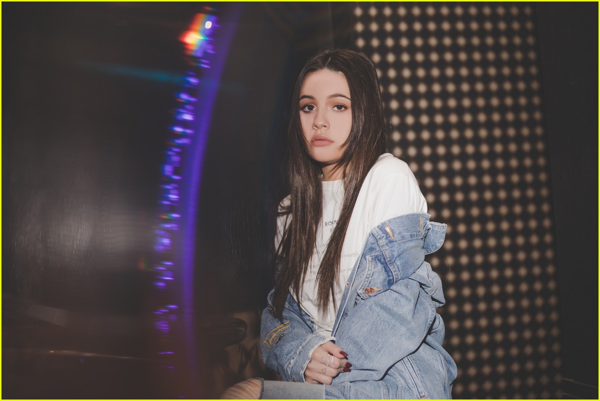 Bea Miller Talks About Growing Up With Moms Who Fought All the Time ...