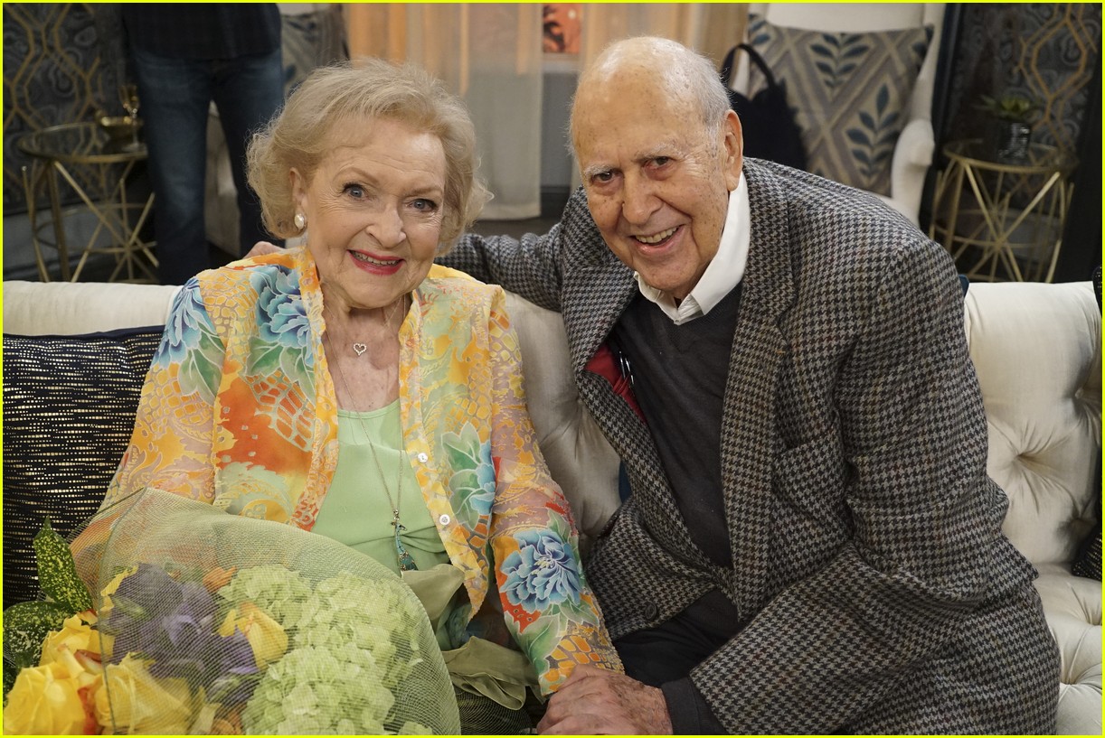 Betty White Returns to 'Young & Hungry' Tonight | Photo 1086411 - Photo ... Betty White Returns to 'Young & Hungry' Tonight | Photo 1086411 - Photo ...