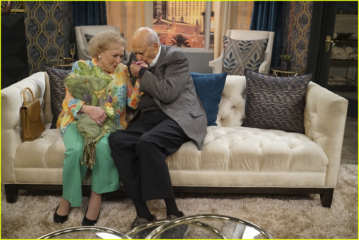 Betty White Returns to 'Young & Hungry' Tonight | Photo 1086422 - Photo ... Betty White Returns to 'Young & Hungry' Tonight | Photo 1086422 - Photo ...