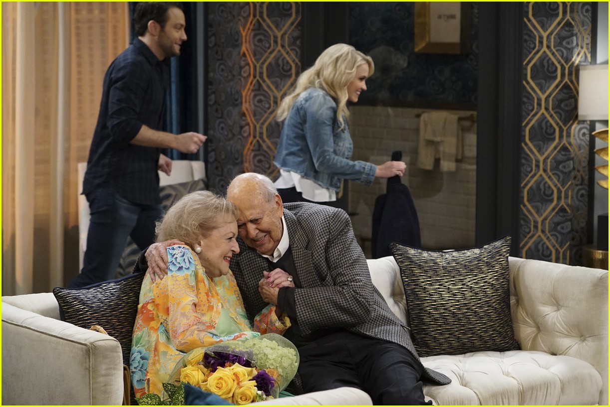 Betty White Returns to 'Young & Hungry' Tonight | Photo 1086425 - Photo ... Betty White Returns to 'Young & Hungry' Tonight | Photo 1086425 - Photo ...