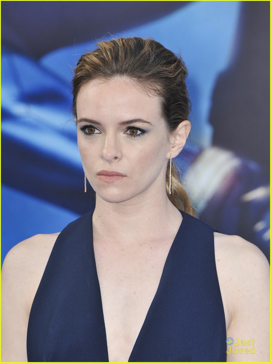 Candice Patton, Caity Lotz & Danielle Panabaker Bring Super Hero Status ...