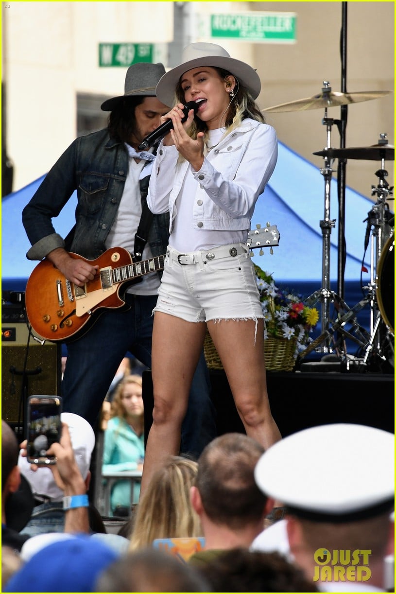 Miley Cyrus Sings 'Inspired' Live for First Time (Video) | Photo ...