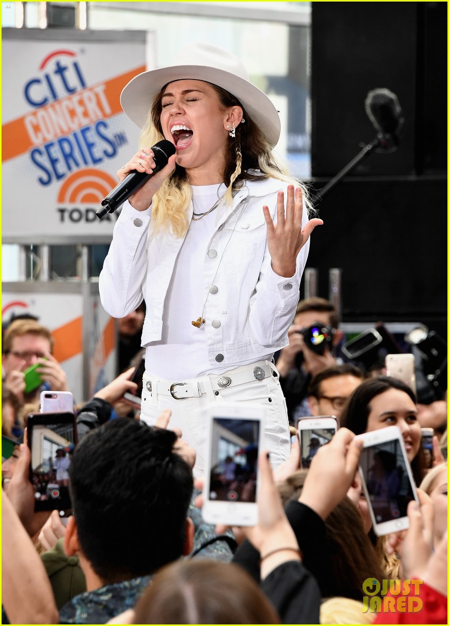 Miley Cyrus Sings 'Inspired' Live for First Time (Video) | Photo ...