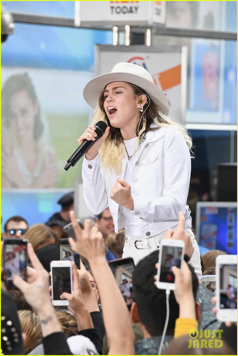 Miley Cyrus Sings 'Inspired' Live for First Time (Video) | Photo ...