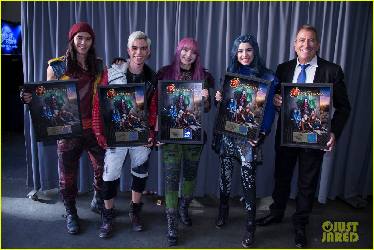 EXCLUSIVE: 'Descendants 2' Director Kenny Ortega Calls Cast 'The ...