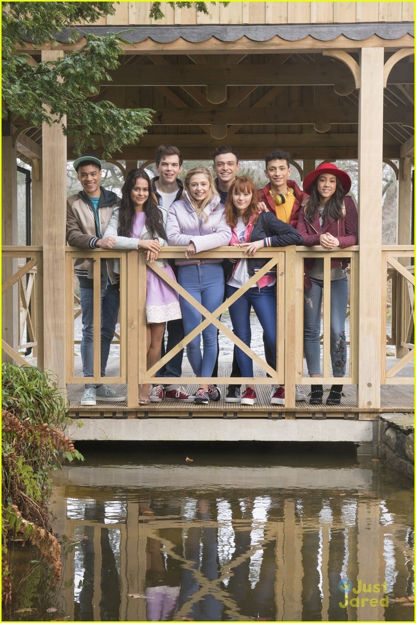 Dove Cameron Will Guest Star on Boyfriend Thomas Doherty's Show 'The ...