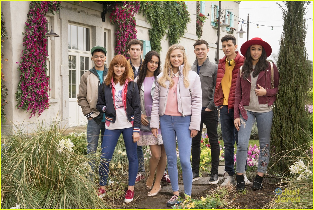 Dove Cameron Will Guest Star on Boyfriend Thomas Doherty's Show 'The ...