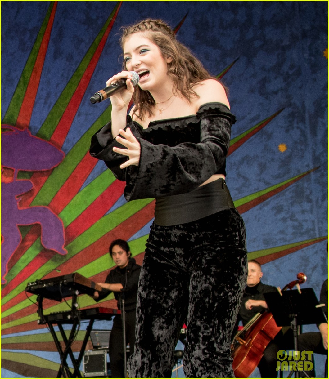 Lorde Shares 'Homemade Dynamite' Spotify Playlist For Fans - Listen ...