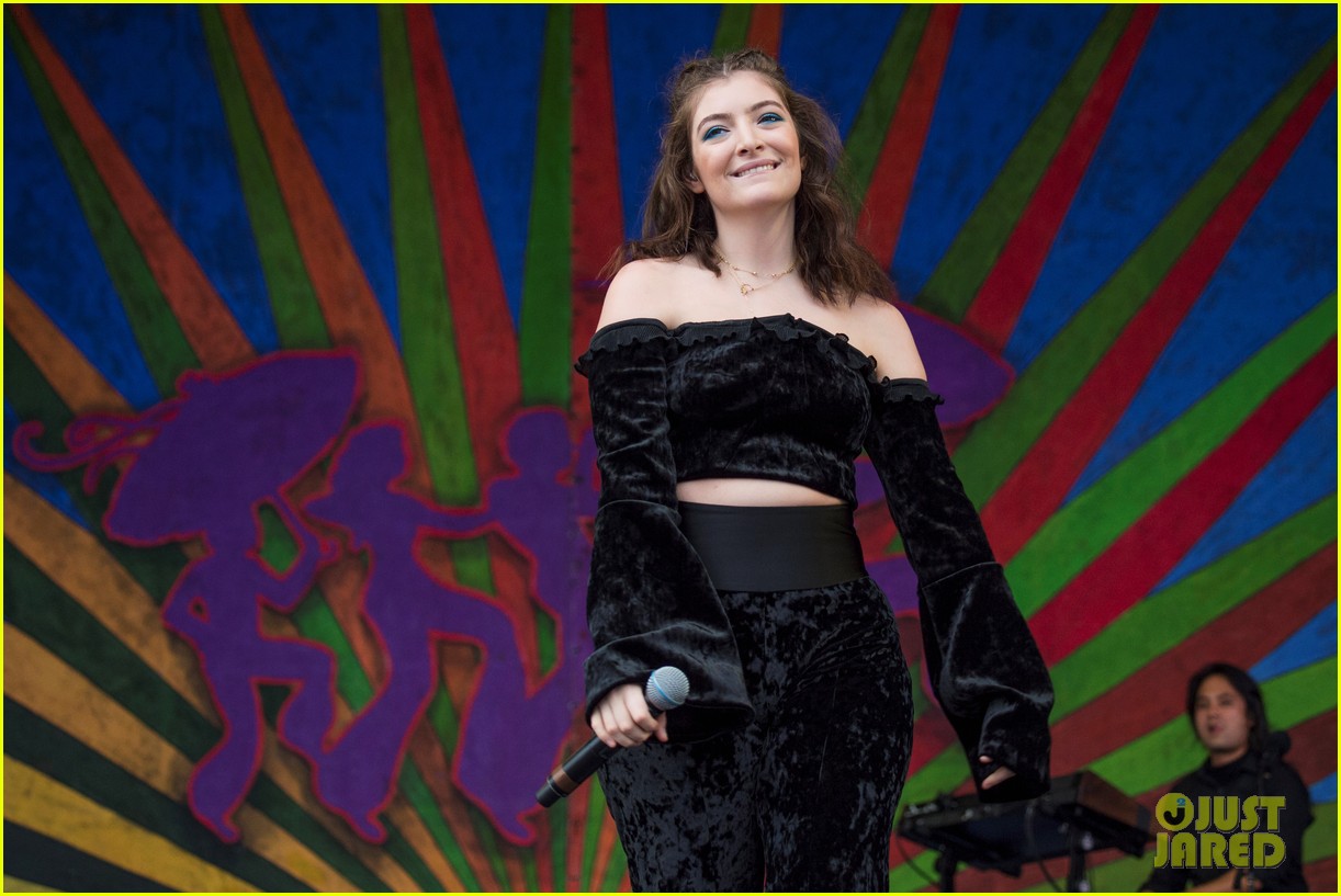 Lorde Shares 'Homemade Dynamite' Spotify Playlist For Fans - Listen ...