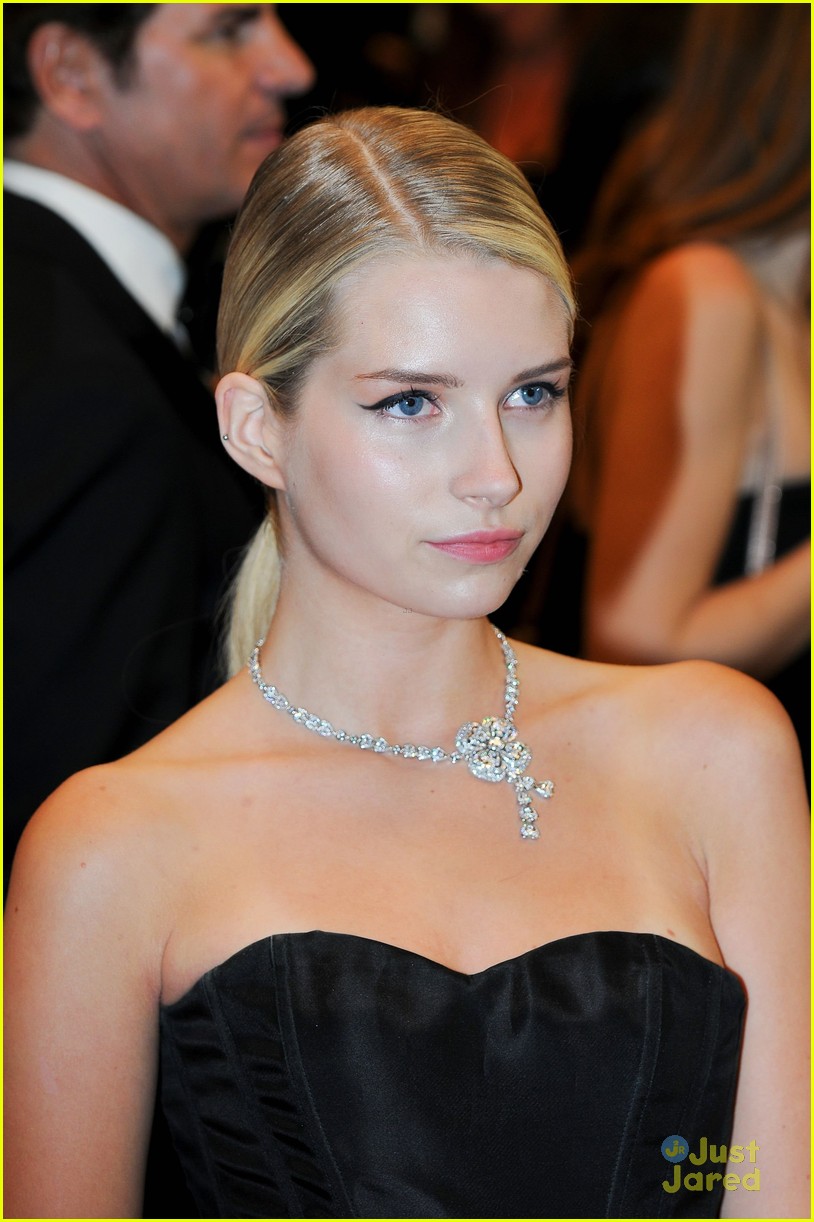 Model Lottie Moss Writes Truly Inspiring Body Confidence Message ...