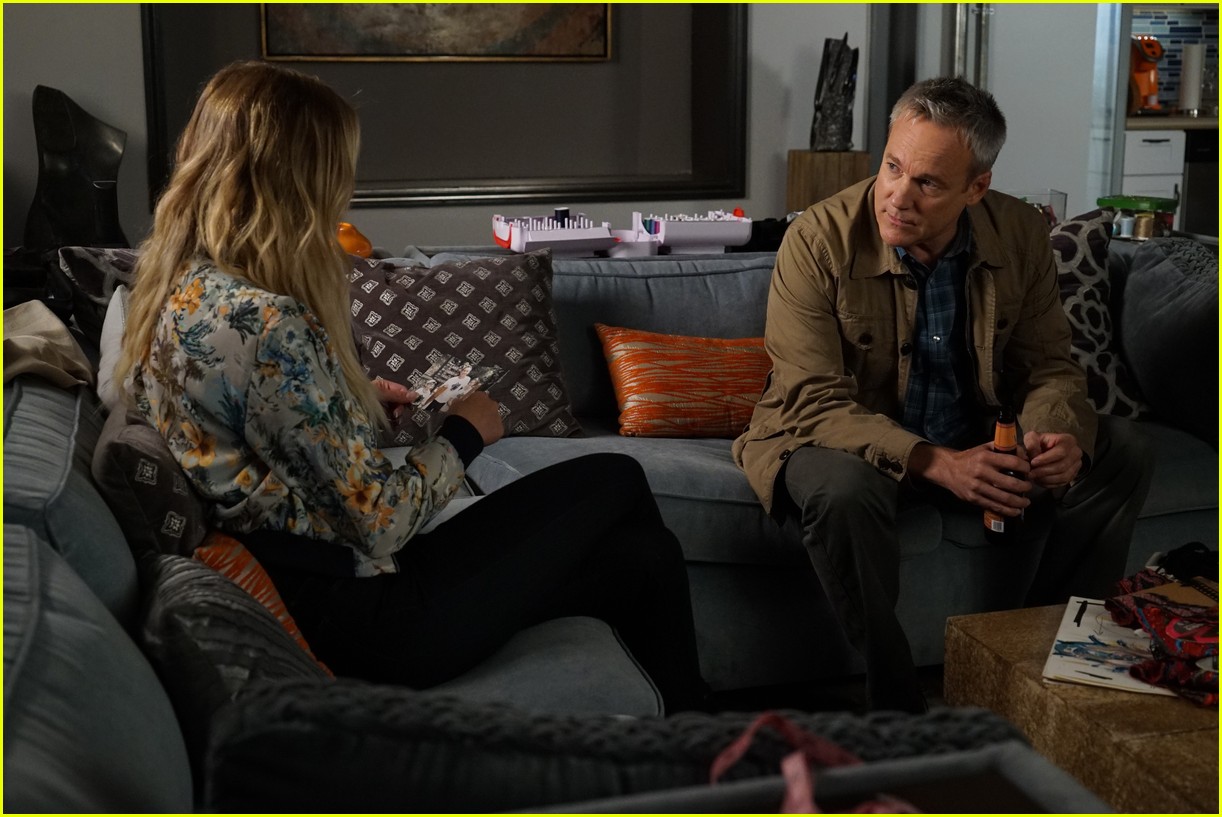 Emison Share a Hug on Tonight's All-New 'Pretty Little Liars' | Photo ...