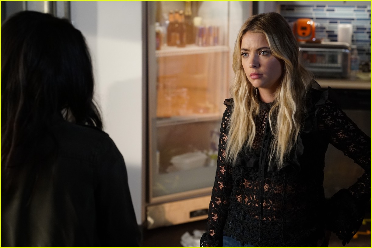 Emison Share a Hug on Tonight's All-New 'Pretty Little Liars' | Photo ...