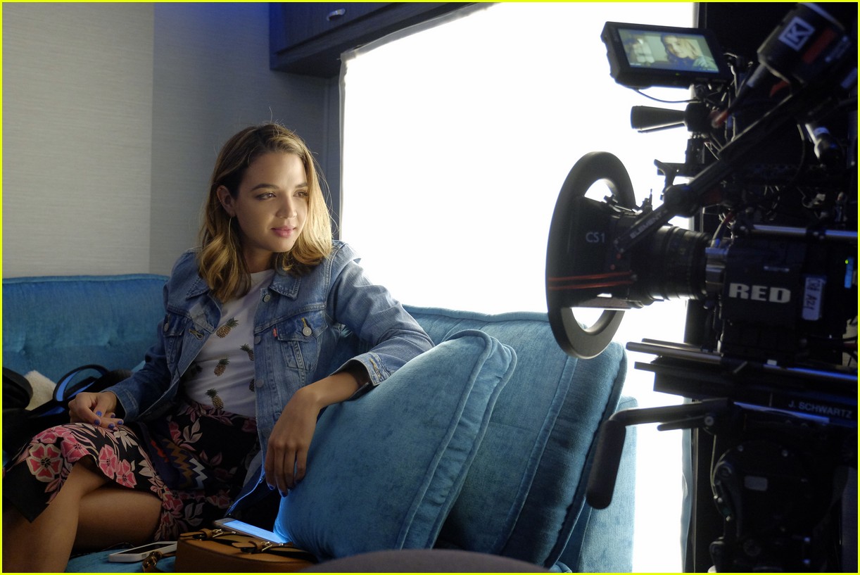 Rainer Asks Paige Out On Date On Tonight's 'Famous in Love' | Photo ...