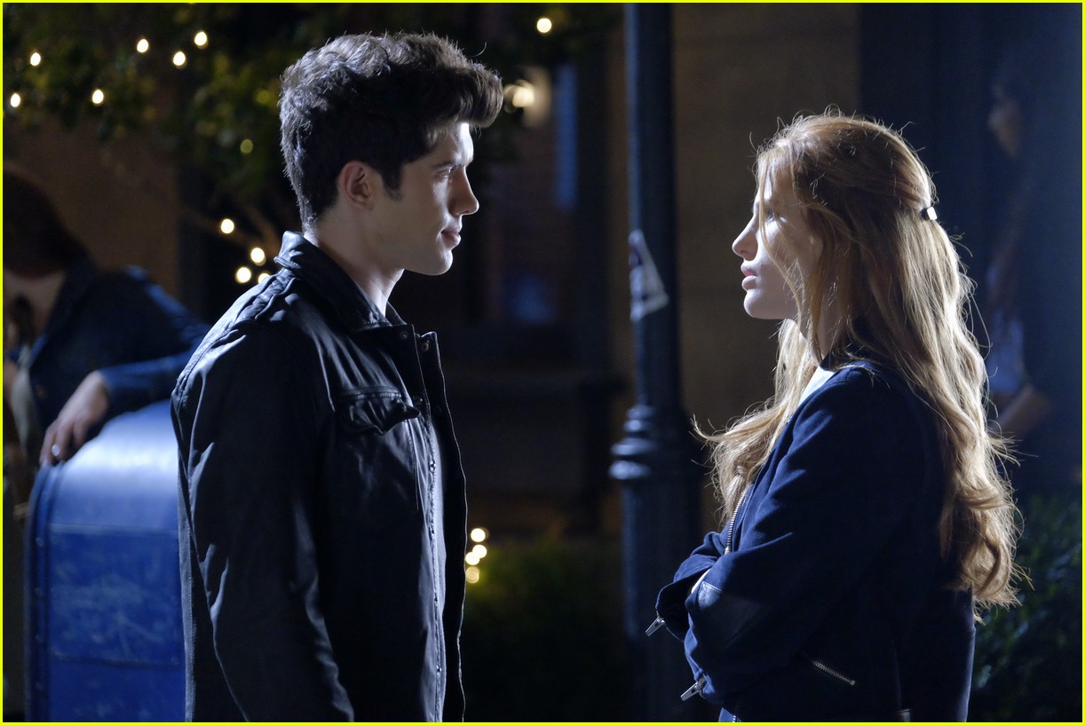 Rainer Asks Paige Out On Date On Tonight's 'Famous in Love' | Photo ...