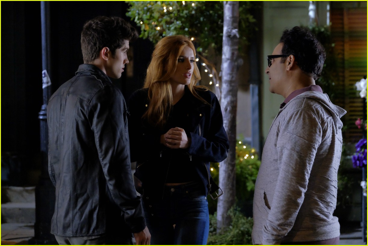 Rainer Asks Paige Out On Date On Tonight's 'Famous in Love' | Photo ...