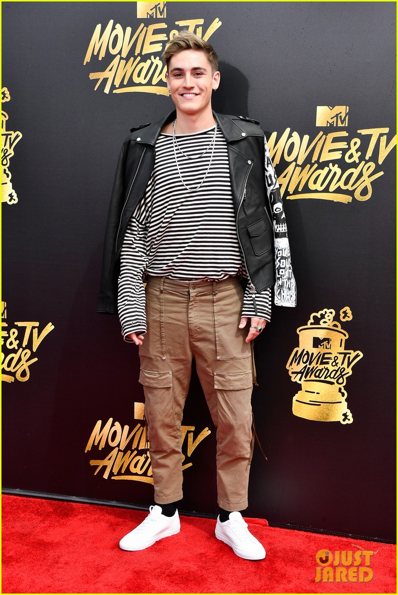 Sammy Wilk Gets a Kiss on the MTV Movie & TV Awards 2017 Red Carpet ...