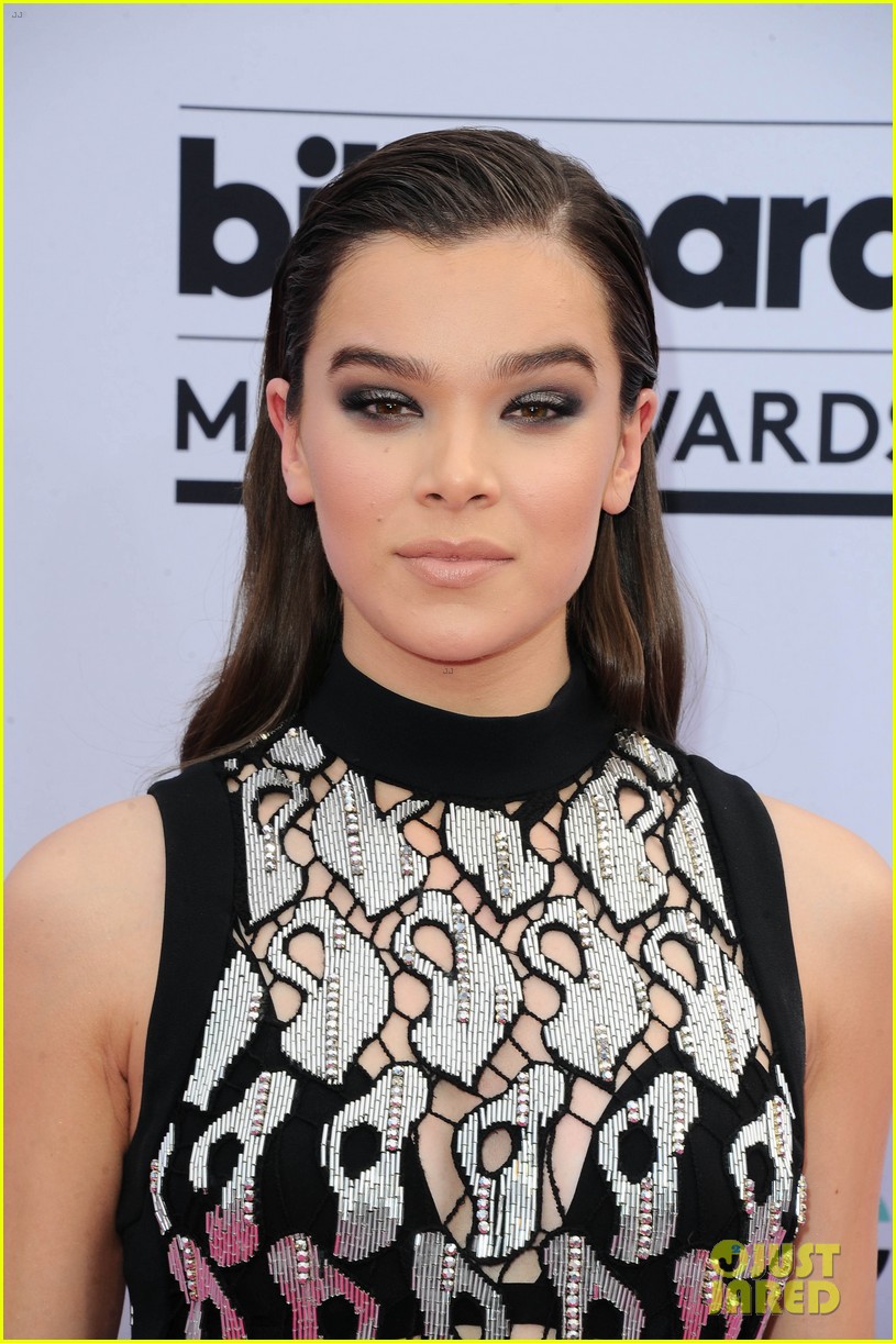 Hailee Steinfeld Is a Sequin Leopard at Billboard Music Awards 2017 ...