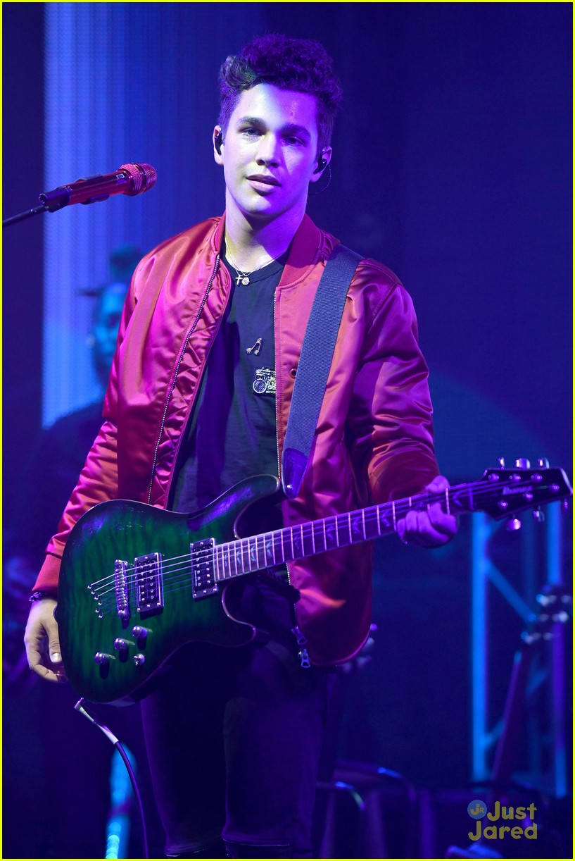 Austin Mahone Is Completely Devoted To His Mahomies | Photo 1091430 ...
