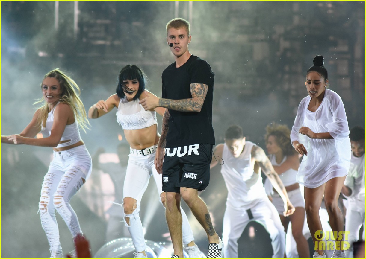 Justin Bieber Puts On A Light Show For Dublin Concert - Pics! | Photo ...