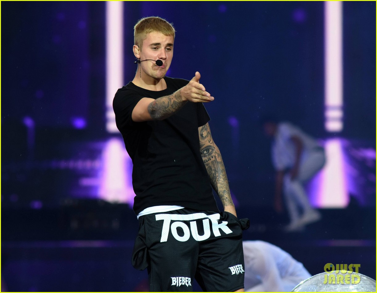 Justin Bieber Puts On A Light Show For Dublin Concert - Pics! | Photo ...