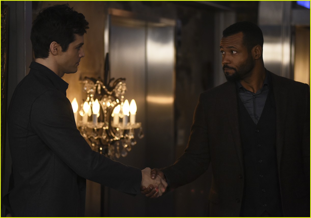 Clary Has To Choose Between Simon & Jace on Tonight's 'Shadowhunters ...