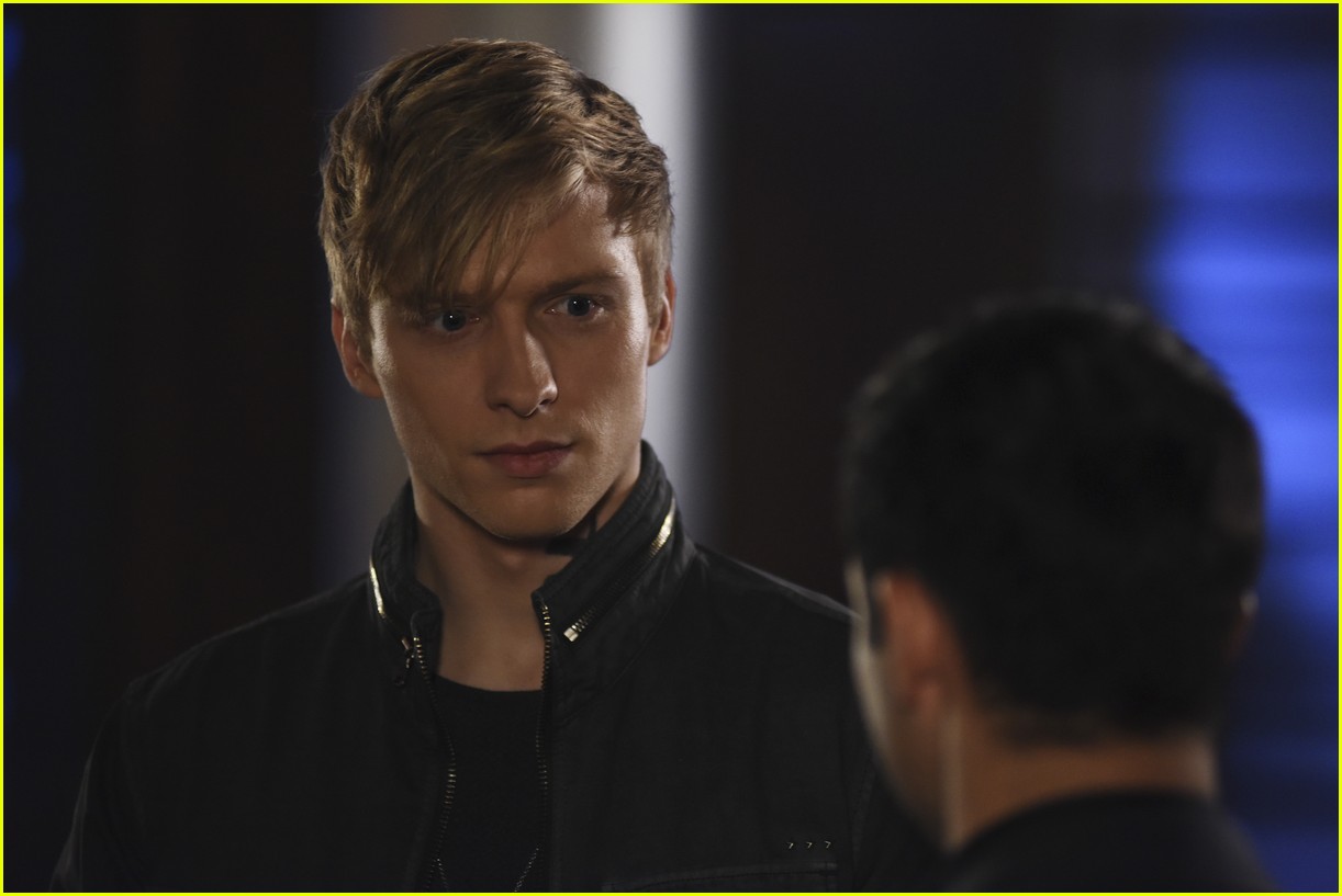 Full Sized Photo of shadowhunters clary choose jace simon 12 | Clary ...
