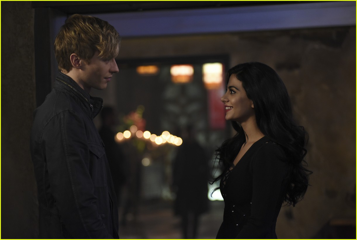 Full Sized Photo of shadowhunters clary choose jace simon 14 | Clary ...