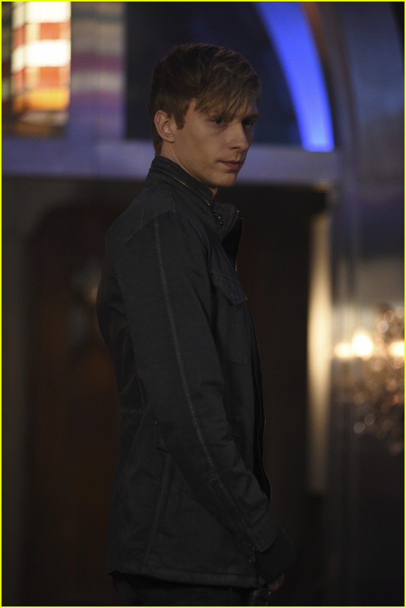Full Sized Photo of shadowhunters clary choose jace simon 16 | Clary ...