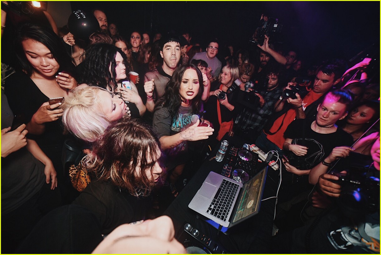 Demi Lovato Rocks Out & Belts Paramore at Emo Nite - Watch Now! | Photo ...