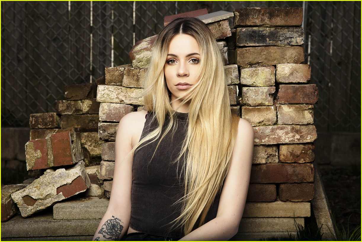 Singer Drew Ryn is Dating Her Manager (Plus More Fun Facts About Her ...