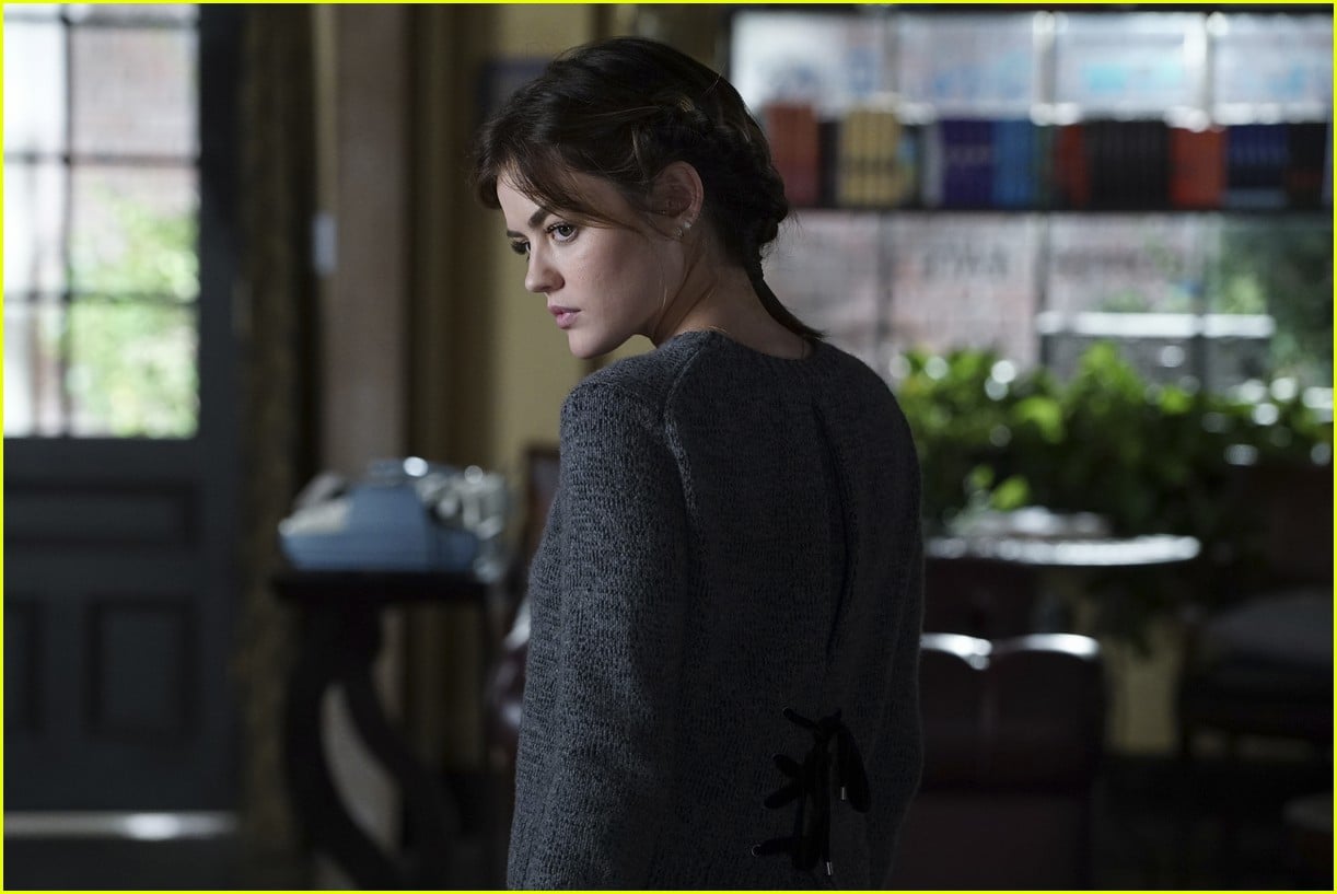 Emison Share a Cute Kiss Before Things Get Crazy on Tonight's 'Pretty ...